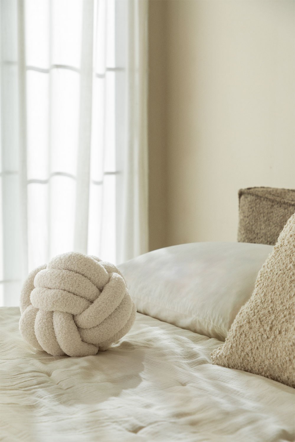 Ibona rundes Kissen Ø25 cm aus Schaffell - SKLUM