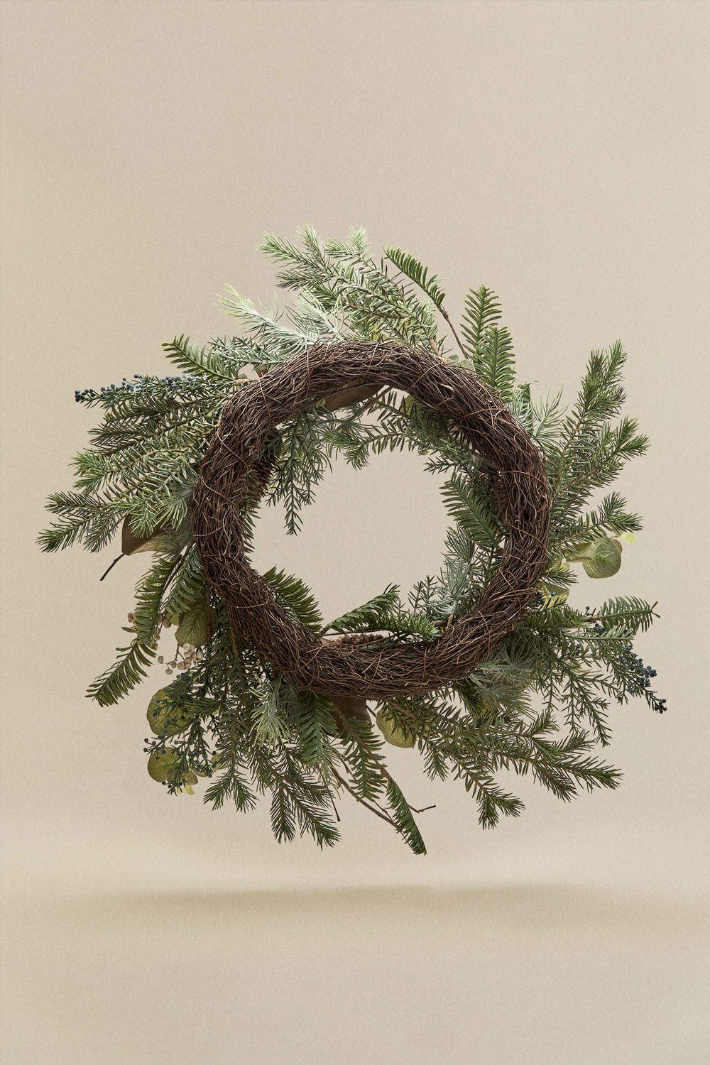 Couronne décorative de Noël Ø50 cm en rotin avec pommes de pin Eirwen ...