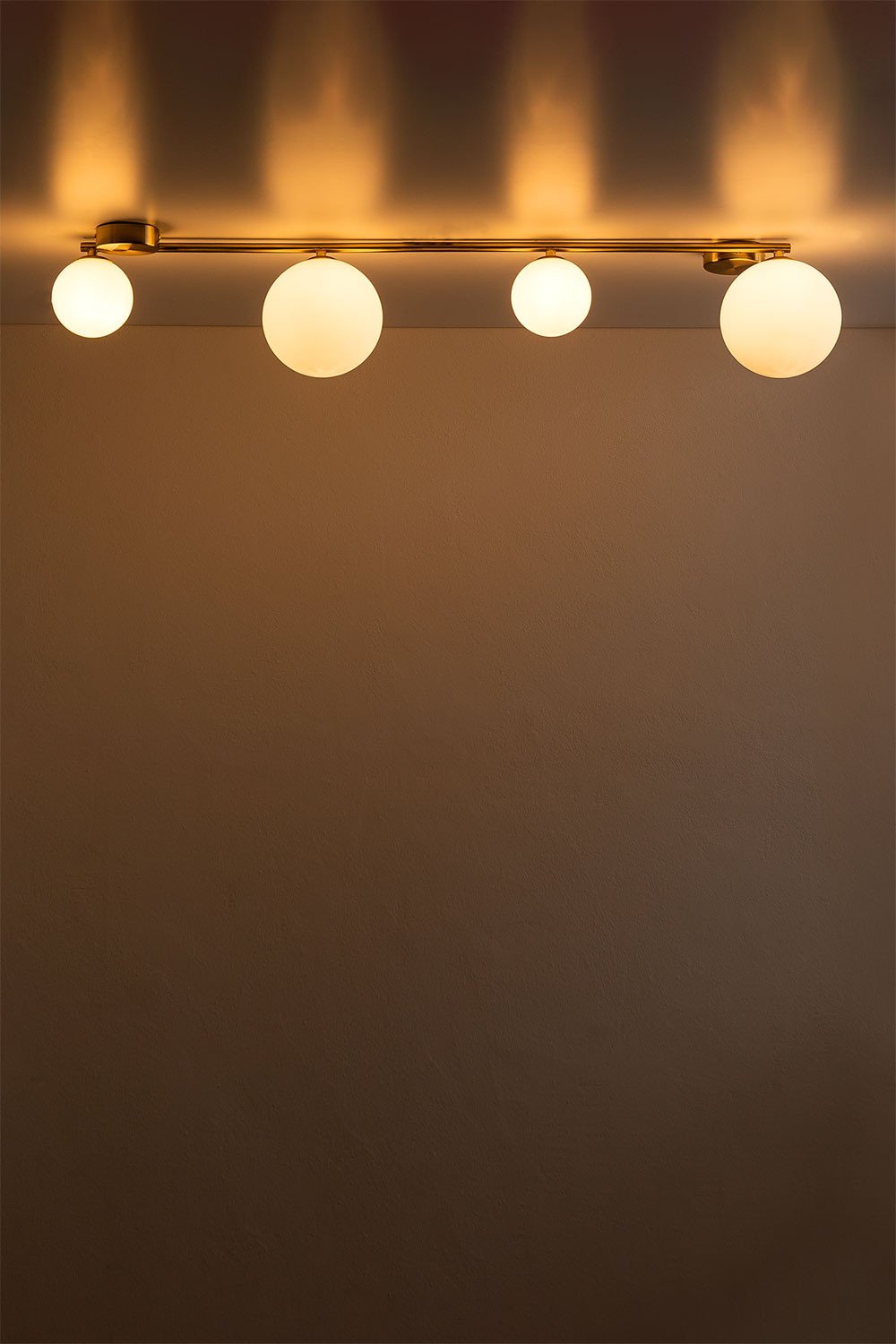 Iron ceiling light with 4 Uvol glass balls - SKLUM