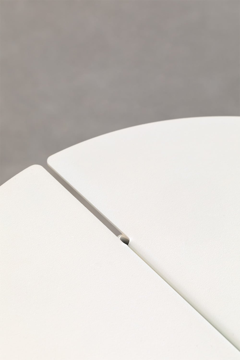 Round steel garden side table Gromit - SKLUM