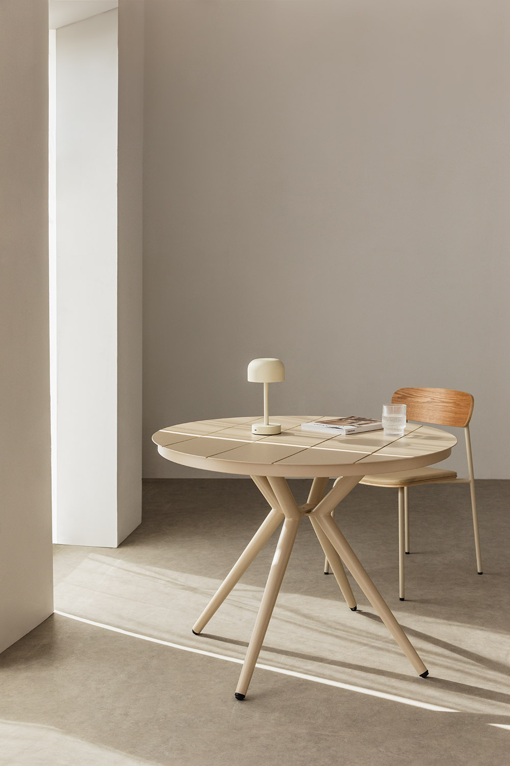 Round dining table in aluminum Valerie - SKLUM