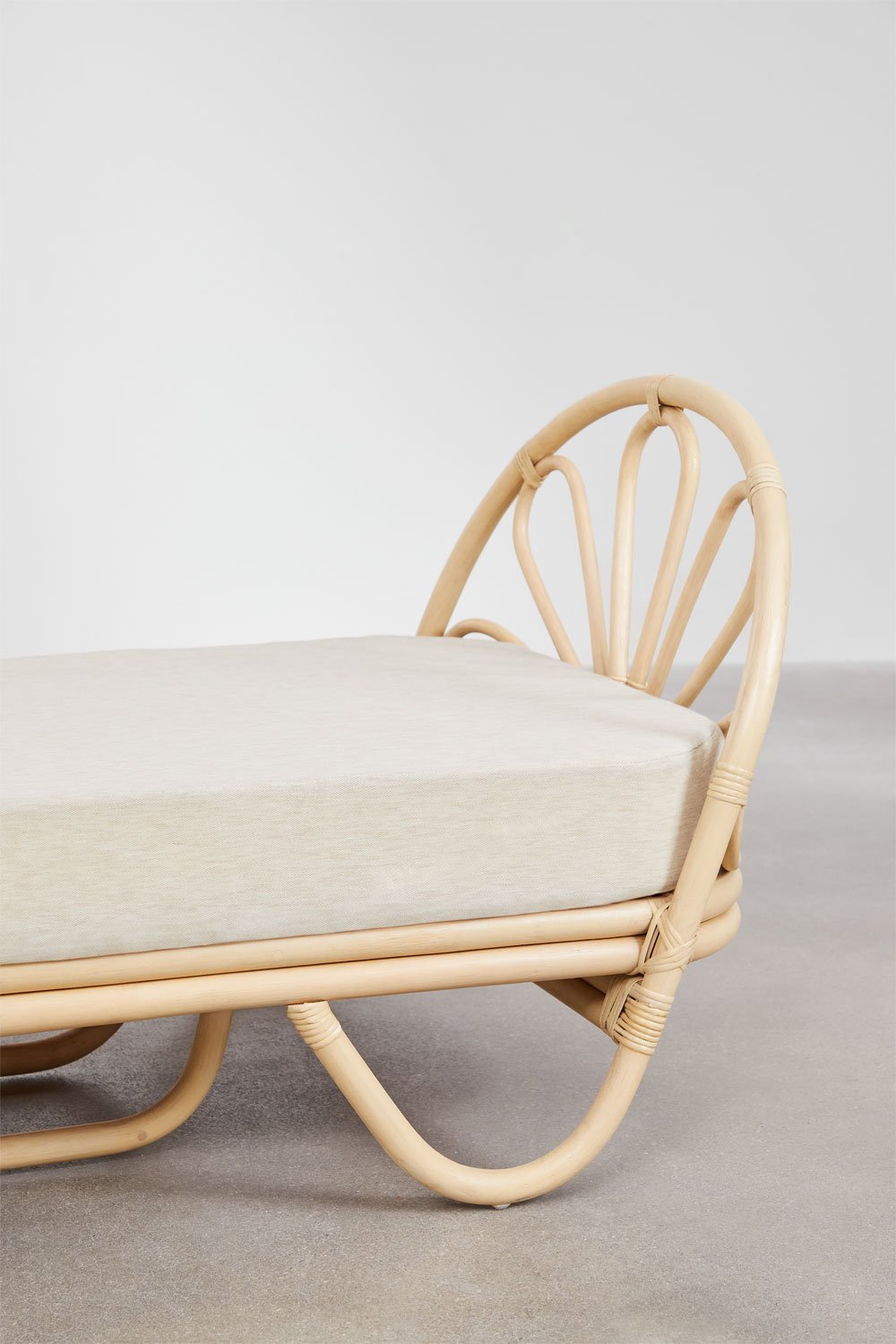 Rattan bed with Dahlia Kids mattress - SKLUM