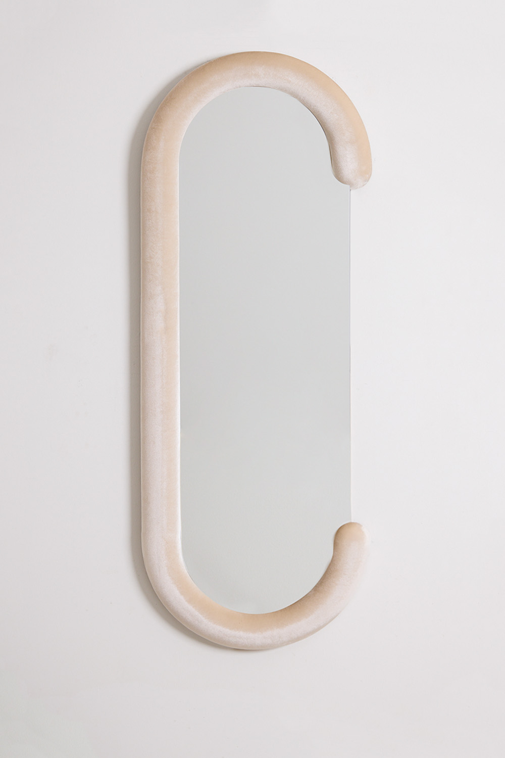 Oval wall mirror 60x160 cm in Jasnon velvet - SKLUM