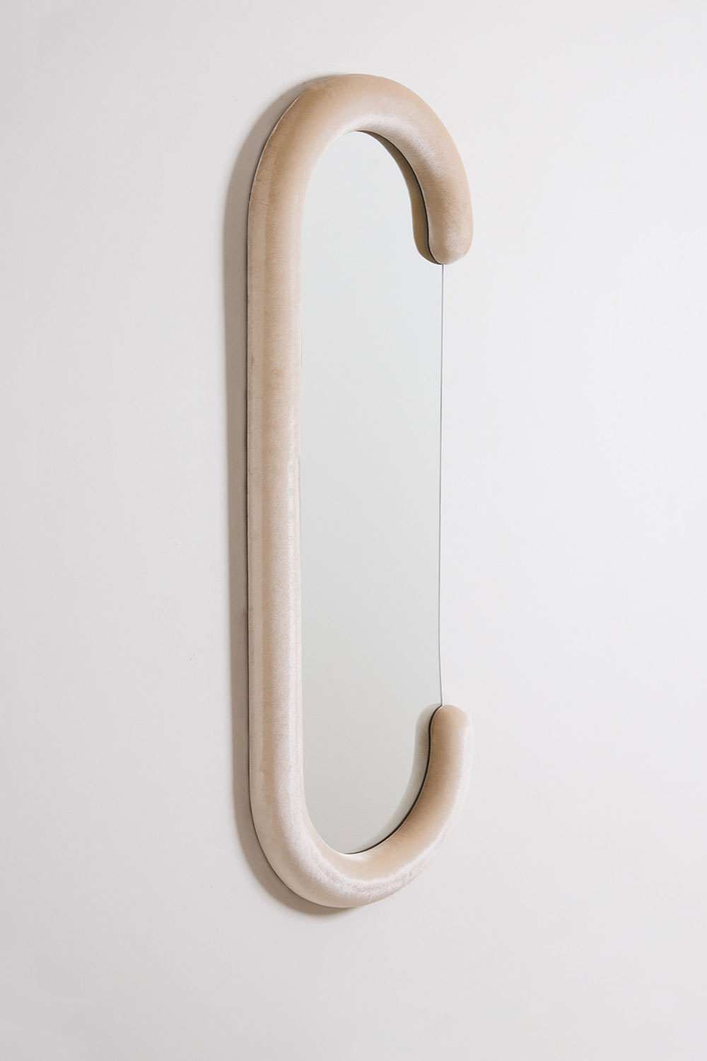 Oval wall mirror 60x160 cm in Jasnon velvet - SKLUM