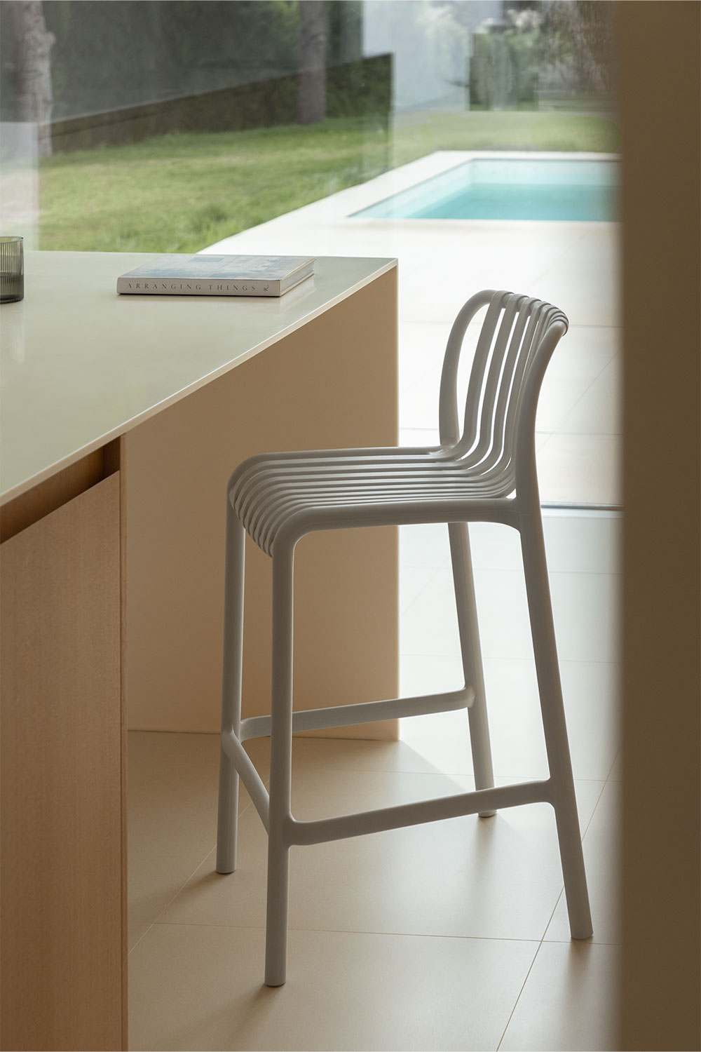 High stool 65 cm stackable in light grey polypropylene Wendell - SKLUM