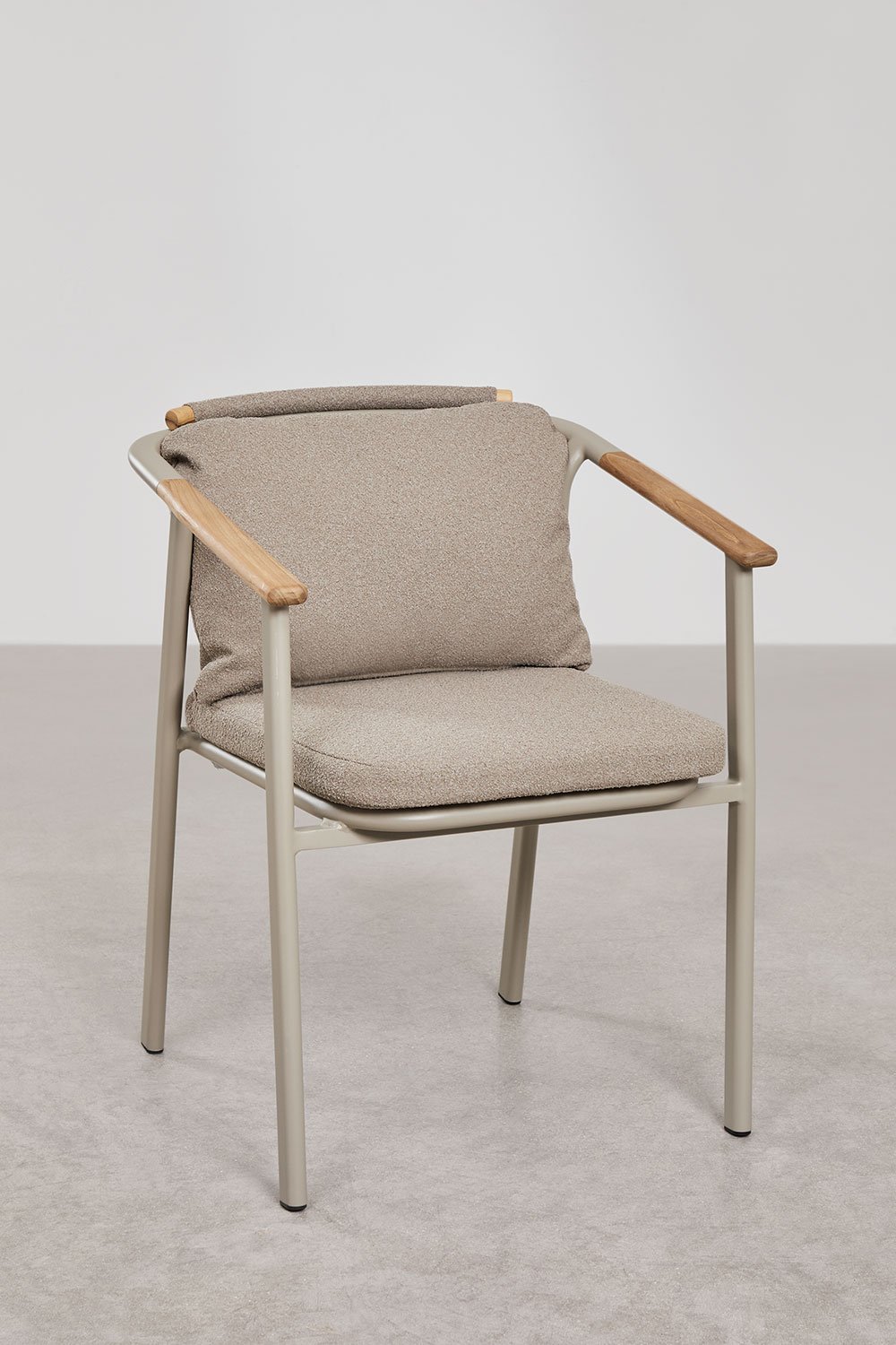 Pack of 4 Yervin dining chairs with armrests in aluminum and bouclé ...