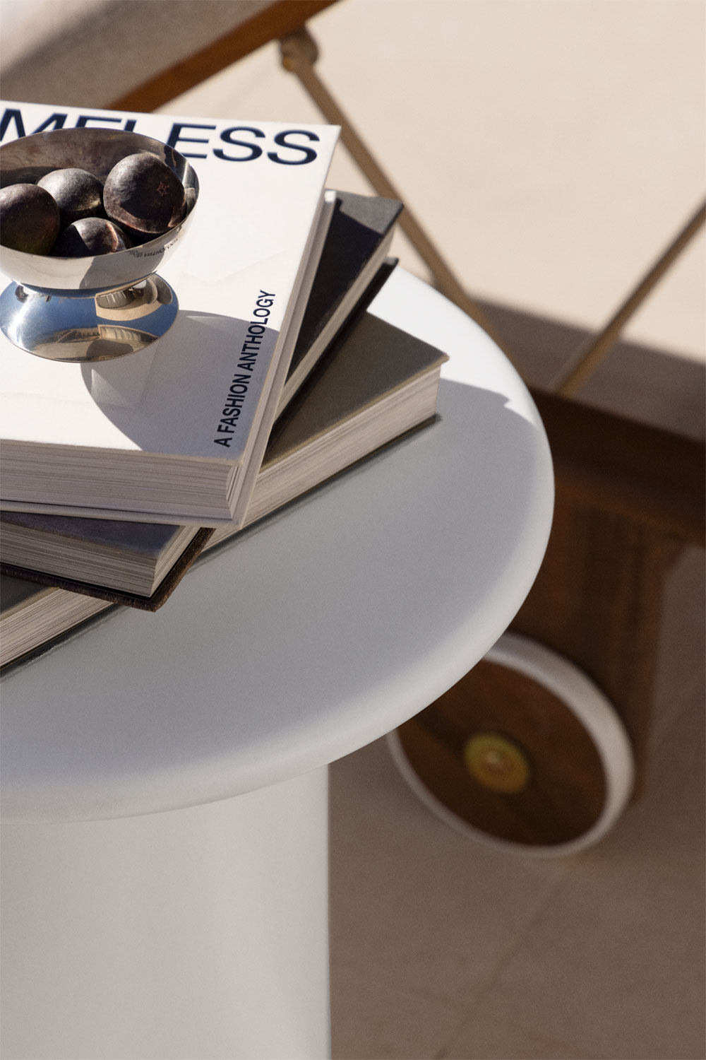 Namara cement round garden side table, Ø45 cm - SKLUM