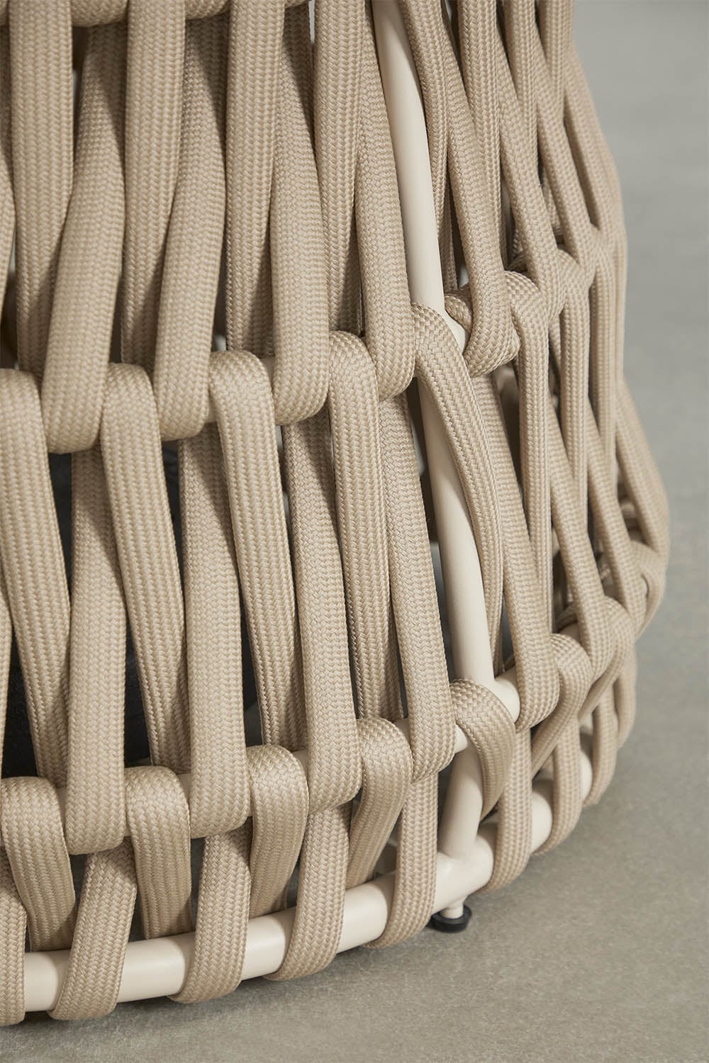 Tevary round dining table Ø140 cm in ceramic and braided rope - SKLUM
