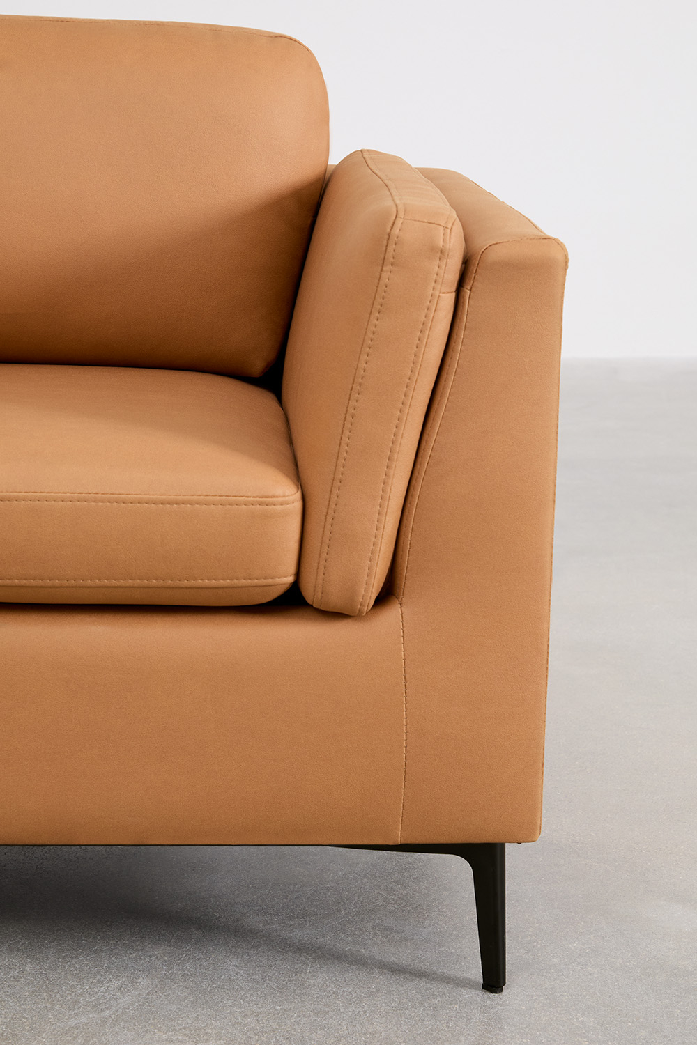 Set soggiorno con divano 2 posti e 2 poltrone in similpelle Soren - SKLUM