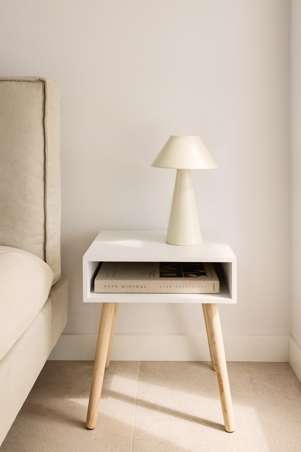 Zestaw 2 prostokątnych stolików nocnych 40x35 cm z drewna Zente - SKLUM