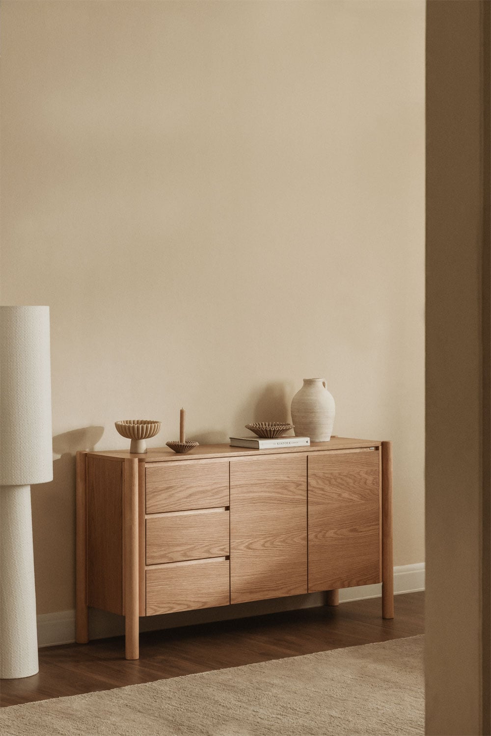 Komoda prostokątna 145x45 cm z płyty MDF z fornirem dębowym Munden - SKLUM
