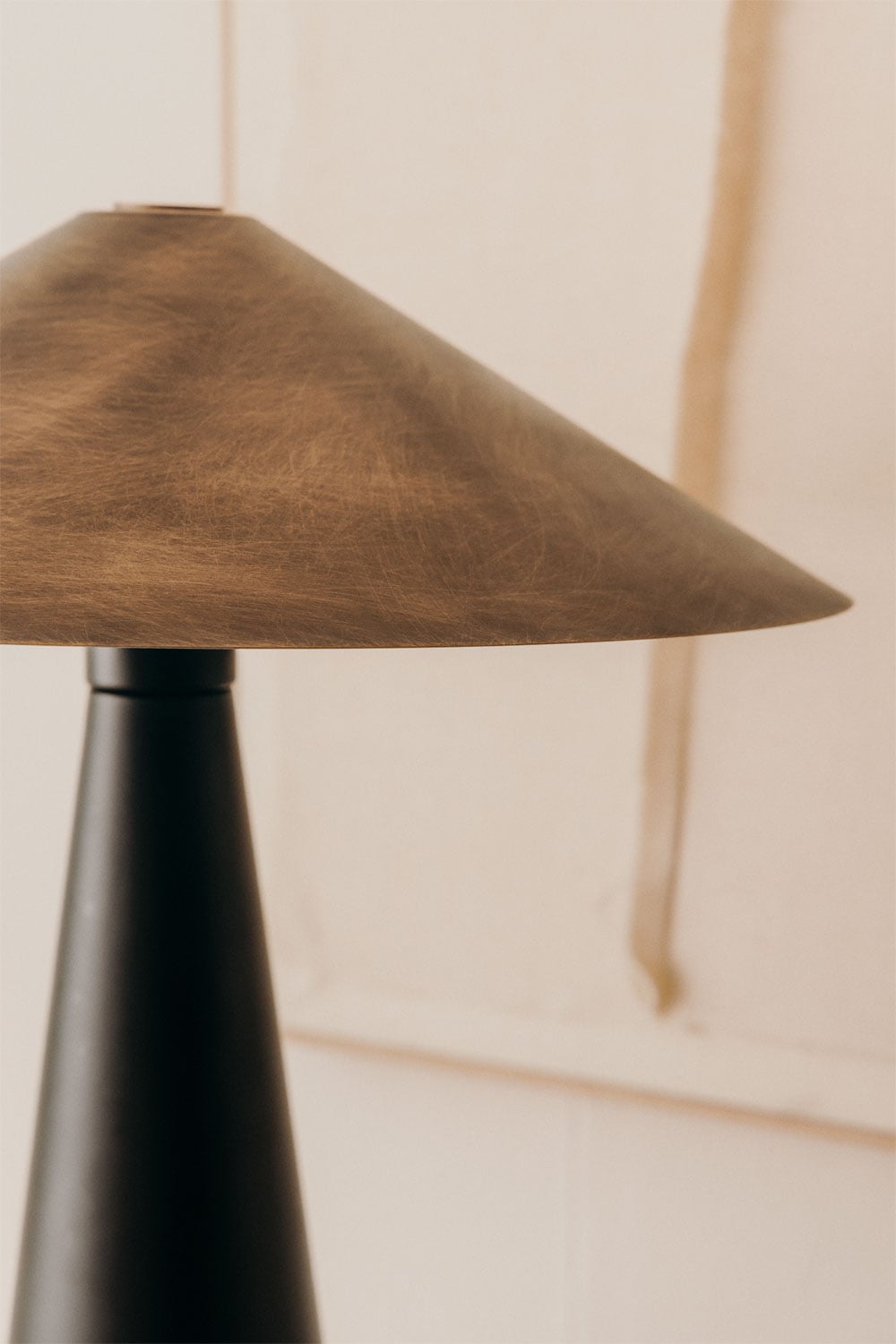 Lampa stołowa z żelaza Elidi - SKLUM