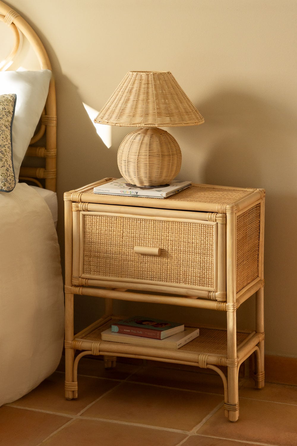 Mesa de cabeceira retangular 45x30 cm em rattan Yivisc - SKLUM