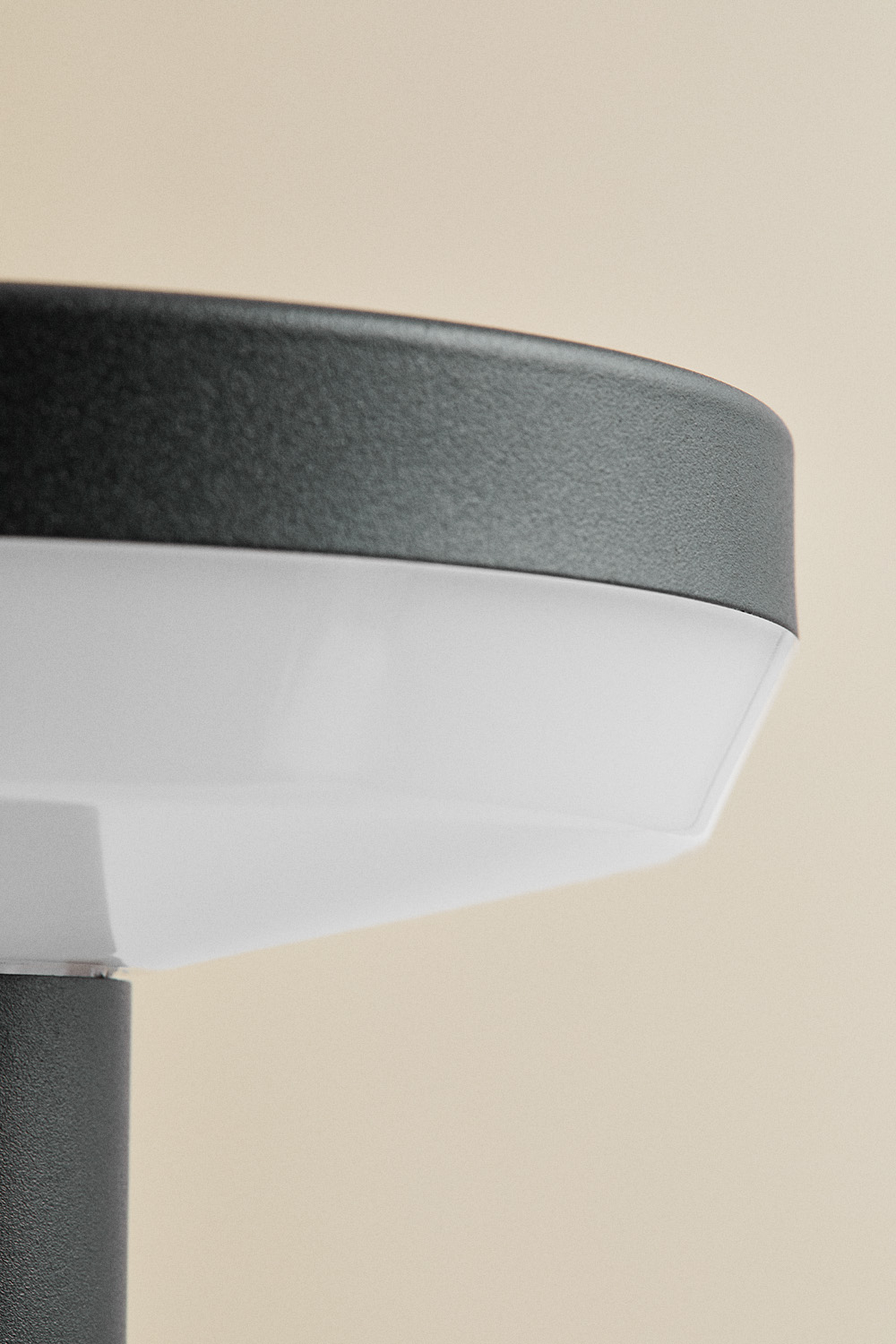 Farol LED solar externo de aço inoxidável Ovint - SKLUM