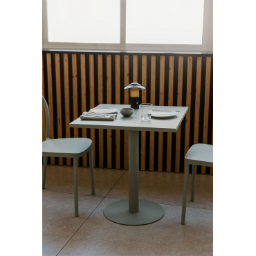 Square 70x70 cm kitchen table in Mizzi iron - SKLUM