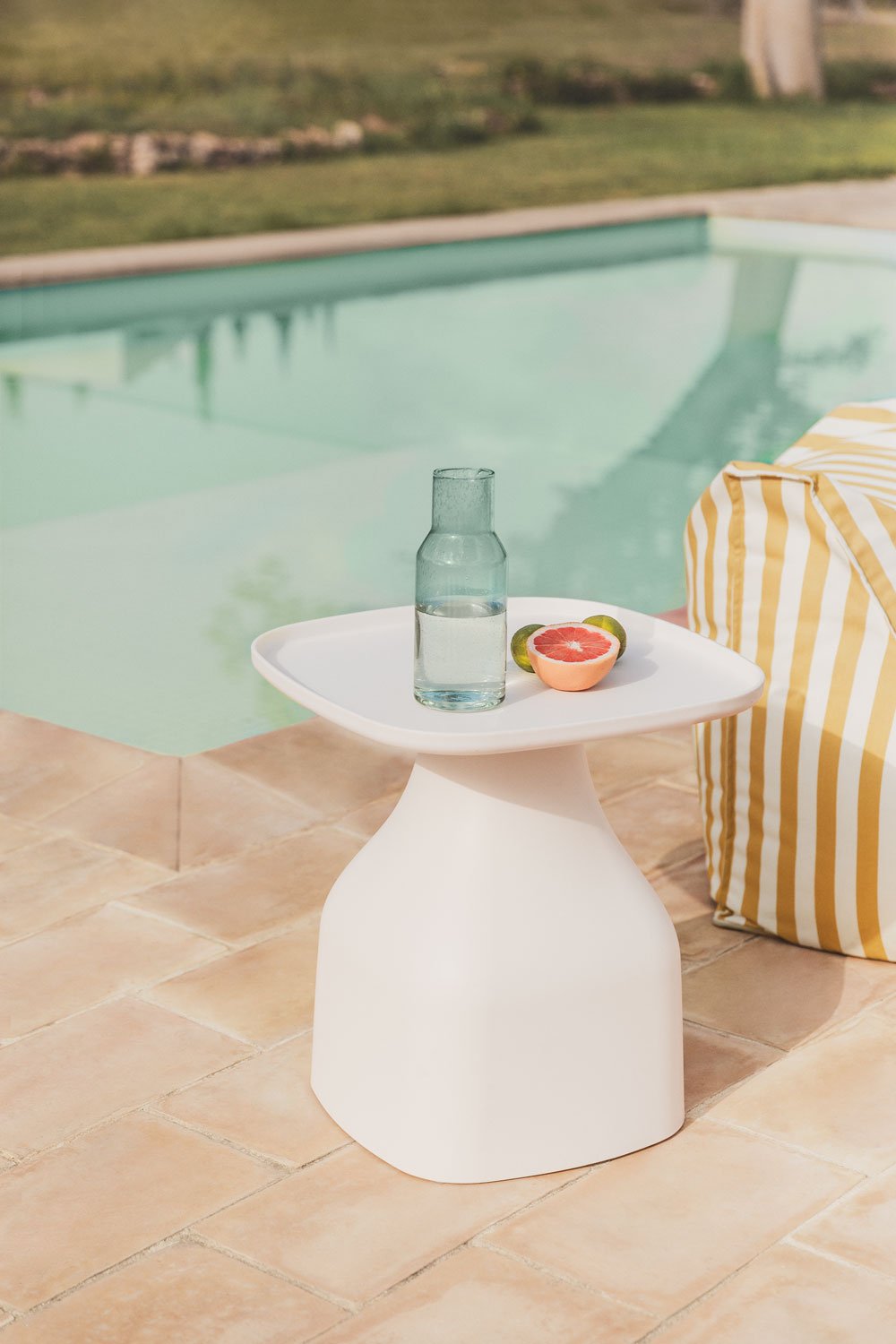 Square Garden Side Table 50x50 cm in Polypropylene Jubarri - SKLUM