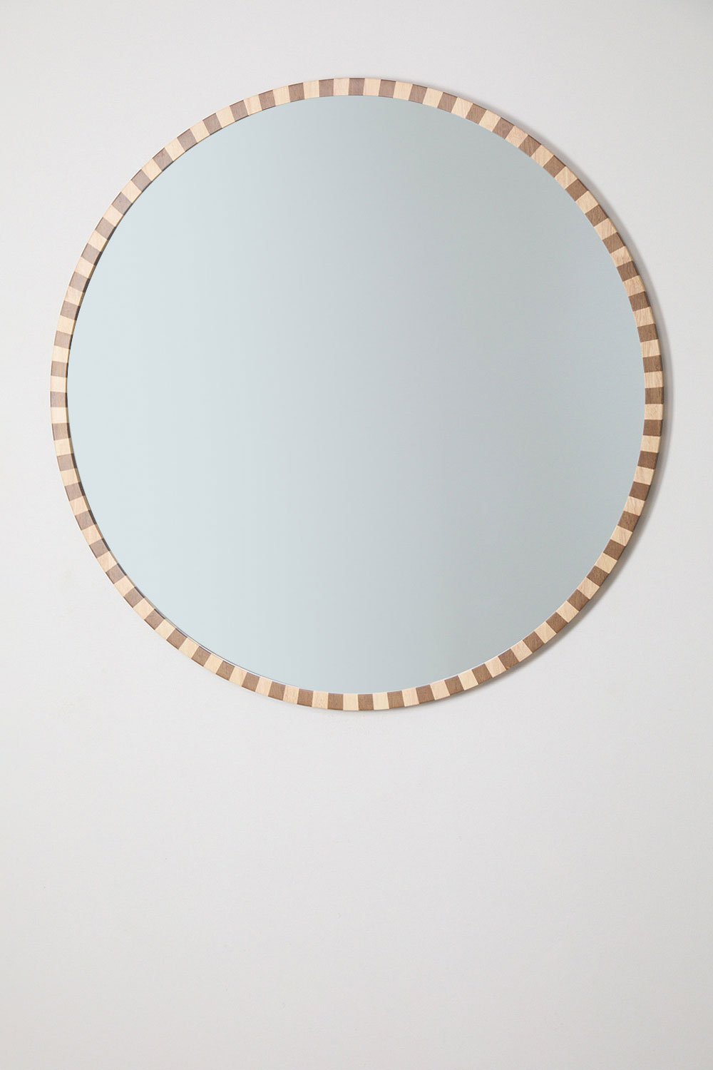 Round wall mirror in oak wood Ø110 cm Sapeira - SKLUM