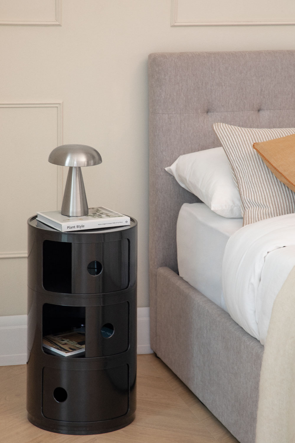 Round bedside table with shelves Babel - SKLUM