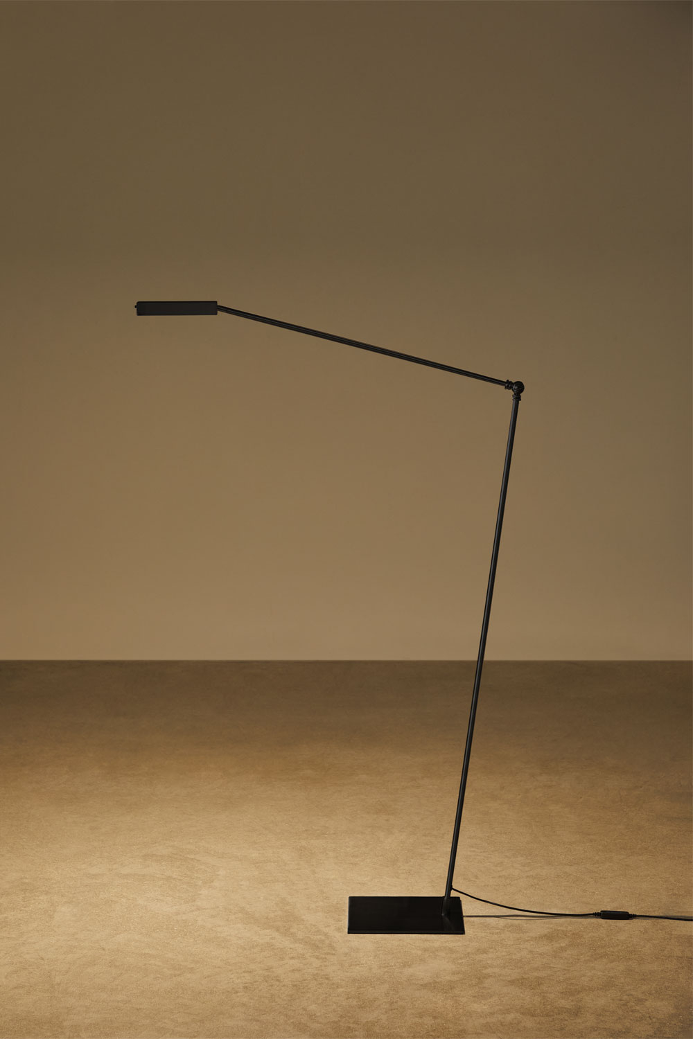 LED floor lamp in iron Valtyn - SKLUM
