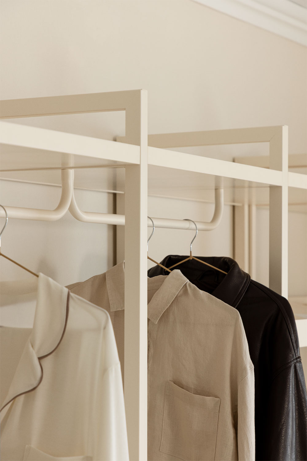 Velunis 5-piece open modular iron wardrobe - SKLUM